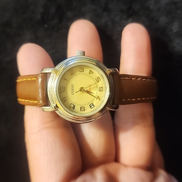 Guess | Accessories | Vtg Guess Leather Watch | Poshmark